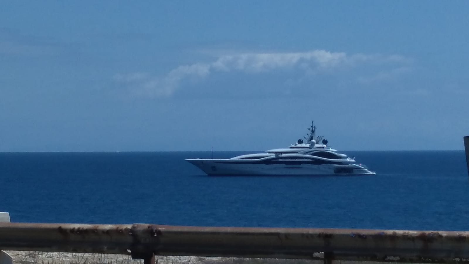 Fa tappa a Torre dell’Orso e San Foca il palazzo galleggiante dello ...