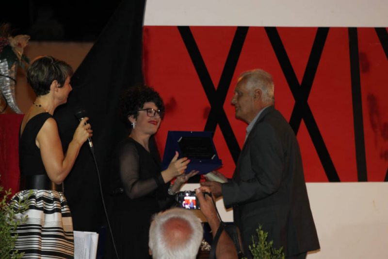 Maria De Giovanni premiata con il "Premio Vrani" per il progetto di ...
