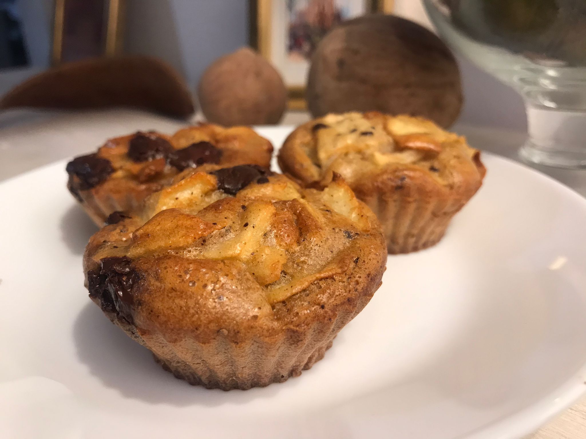 La ricetta del giorno: Muffin light con cioccolato fondente e mele ...