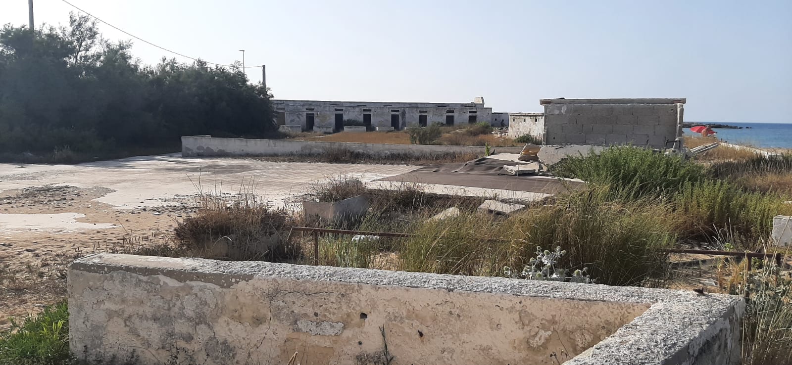 Frigole, Lungomare Mori: la Beirut salentina che da anni aspettiamo di ...
