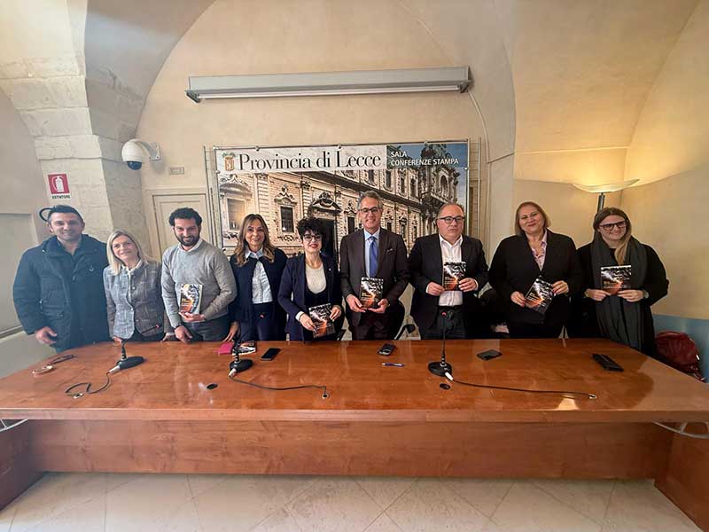 La scrittura che diventa terapeutica: arriva il nuovo libro di Maria De ...
