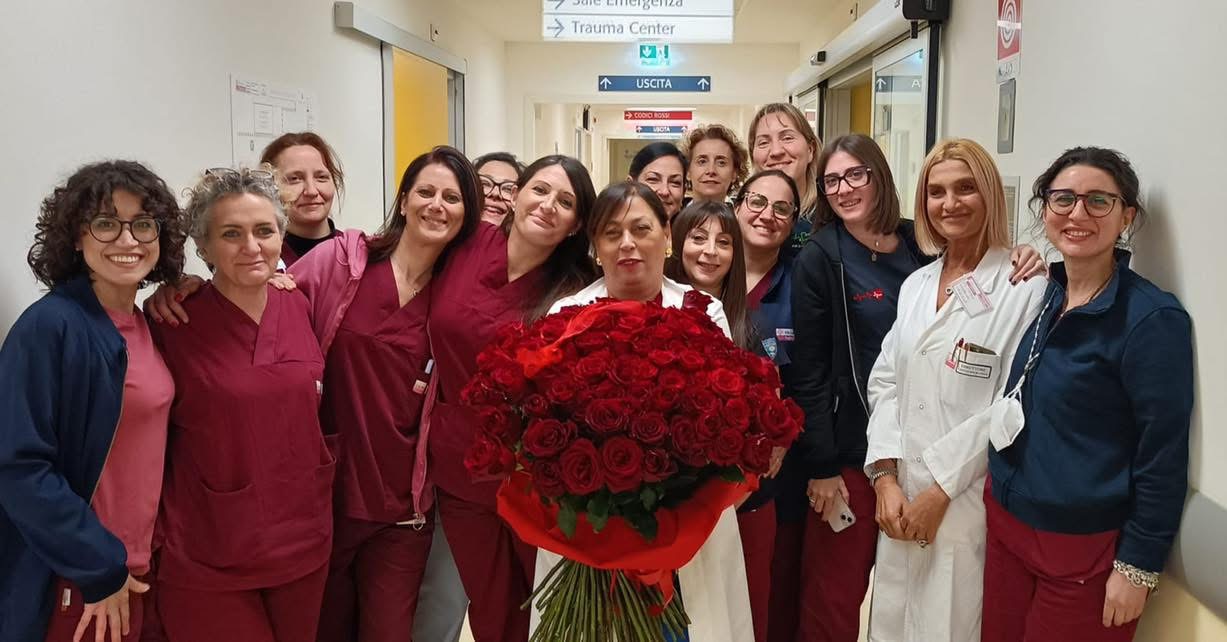 101 rose rosse per ringraziare i medici: il gesto di un paziente ...