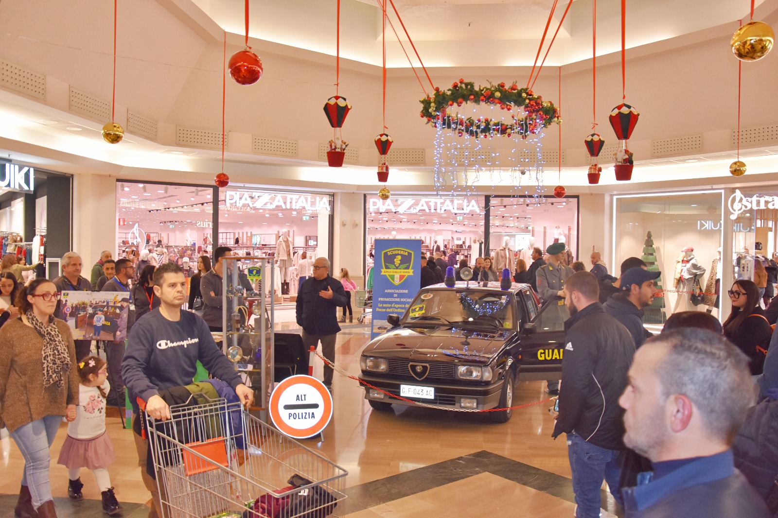 Domenica 23 novembre al centro commerciale "Mongolfiera" di Surbo ...