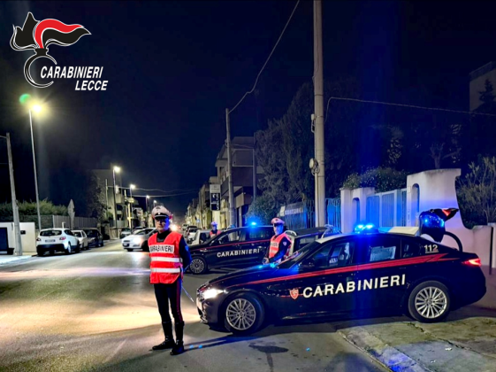 Fermato ad un posto di blocco, inveisce contro i carabinieri e colpisce ...