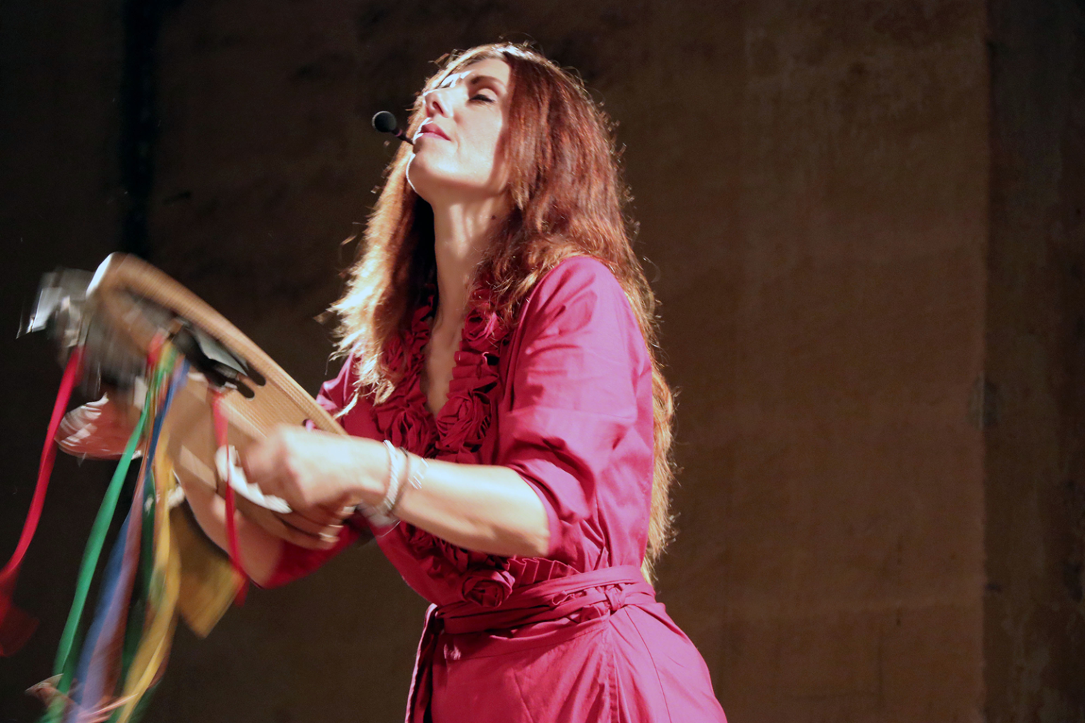 I canti popolari risuonano nella Sala Astràgali con Anna Cinzia Villani ...